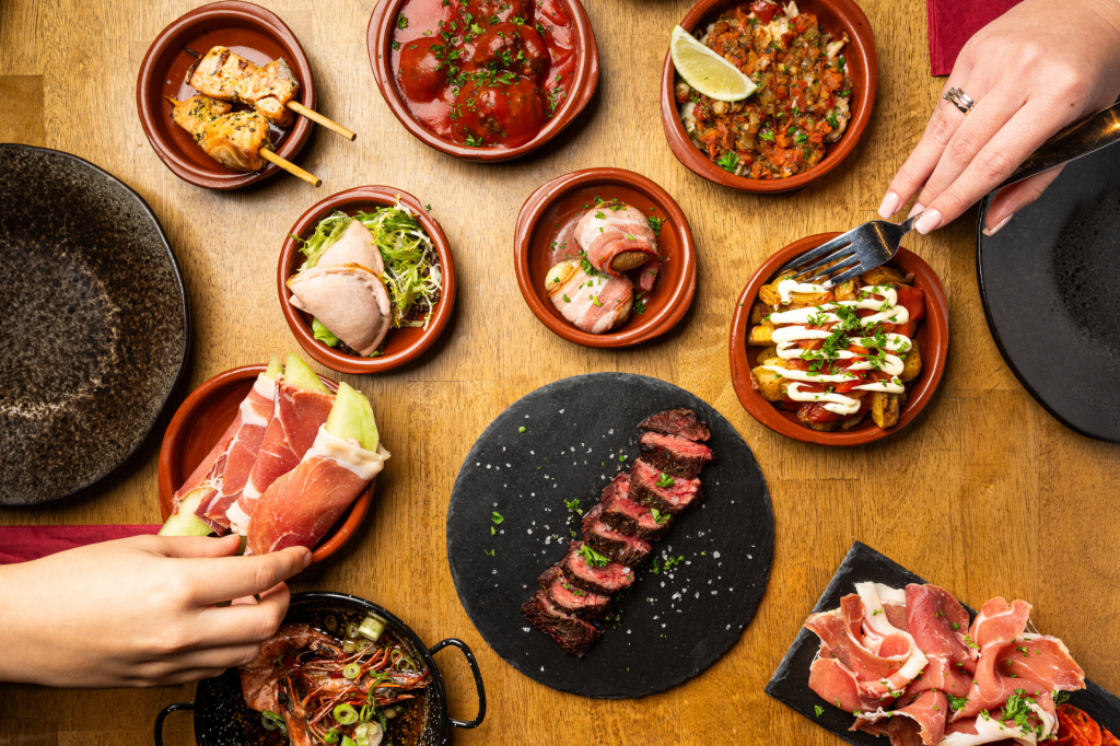 Bekijk onze menukaart hier - Menu Tapas Bar 1572